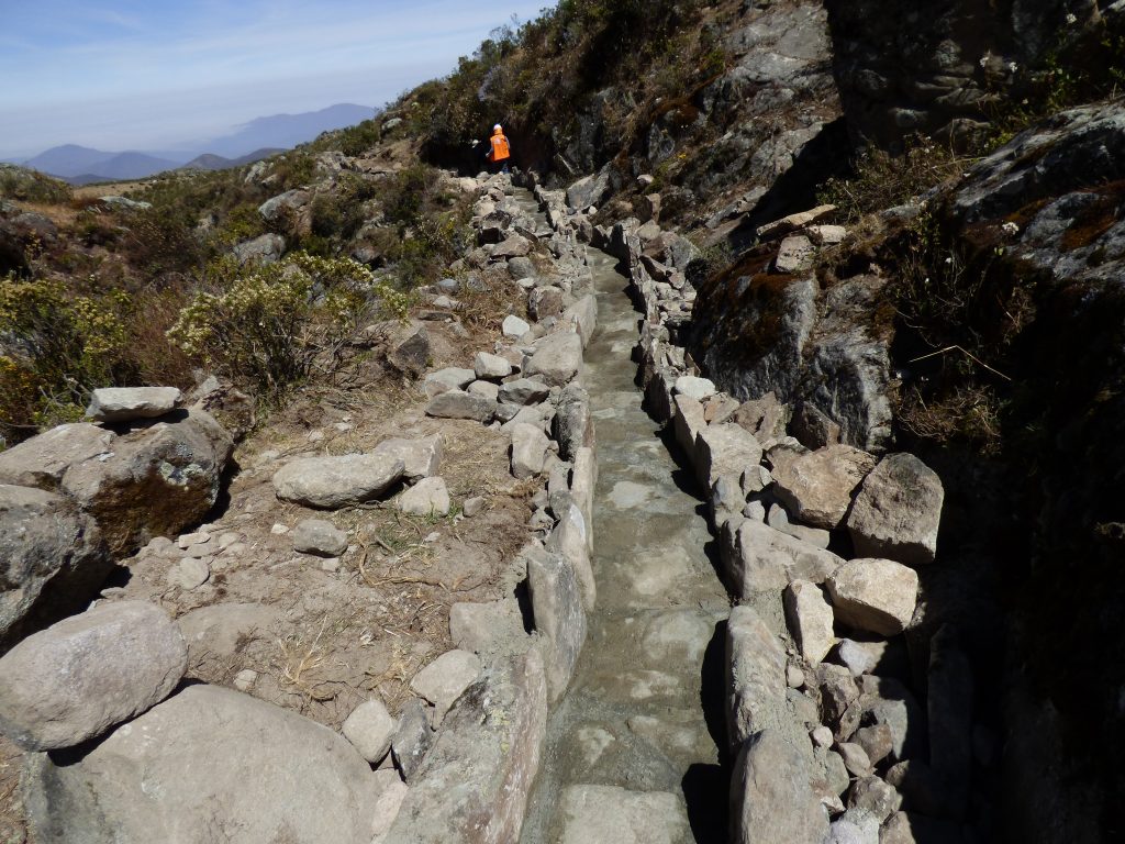 AquaFondo - Rehabilitación de la amuna Pacchipucro en Huamantanga